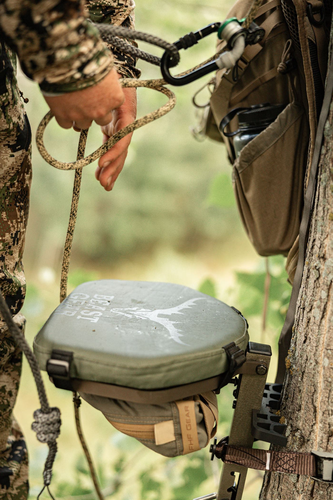 HANG-ON TREESTAND – Hunting Beast Gear