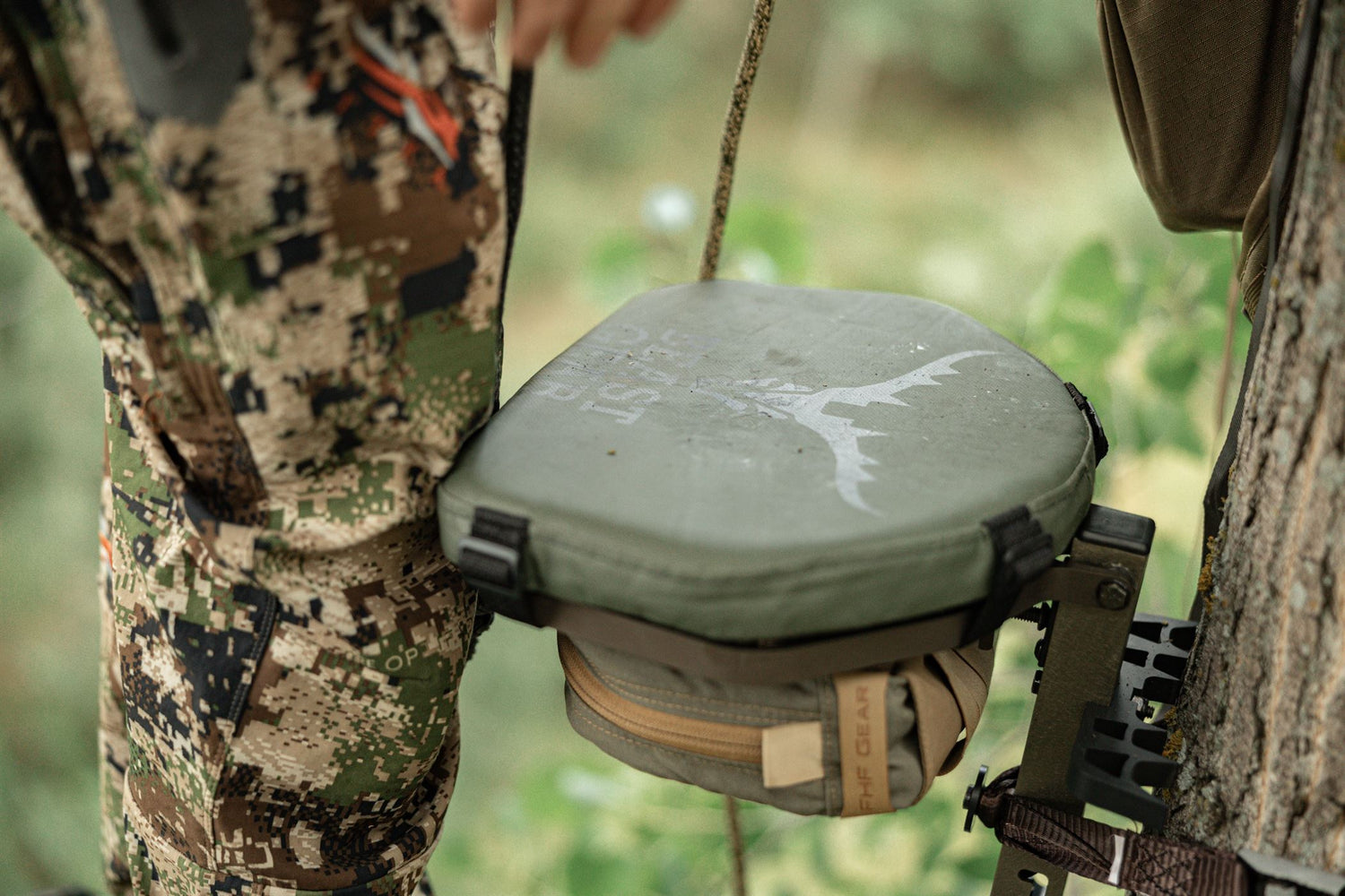 HANG-ON TREESTAND – Hunting Beast Gear